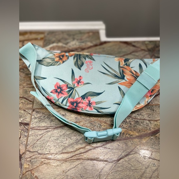 Roxy | Bags | Disney The Little Mermaid Roxy Collaboration | Poshmark